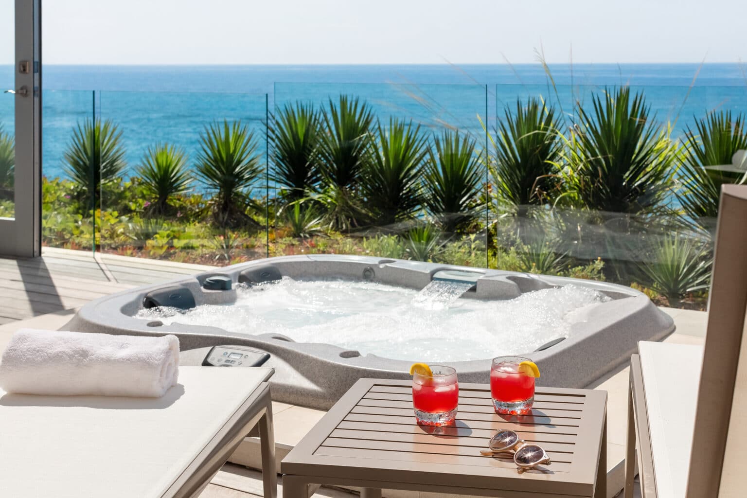 Oceanfront Jacuzzi Suites in Bermuda
